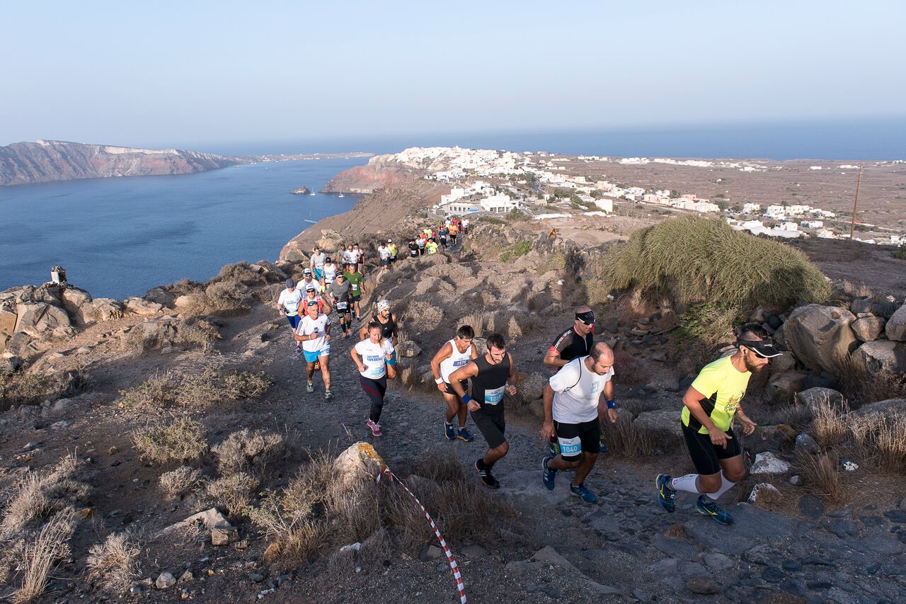 October: the month of swimming, of running, of Santorini! - santorini.net